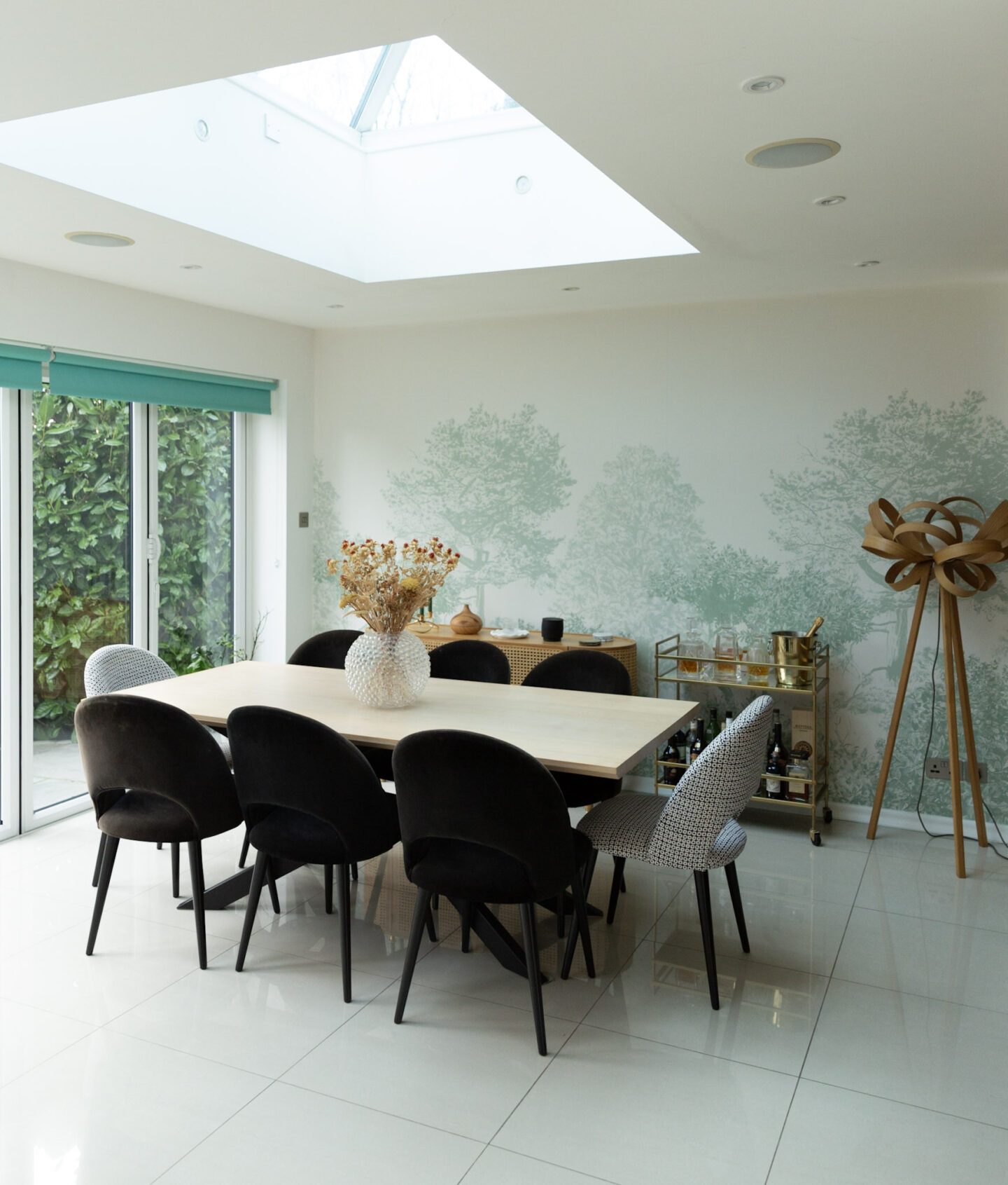 HOW TO CREATE A TIMELESS FEATURE WALL - BEDROOM & LIVING ROOM IDEAS